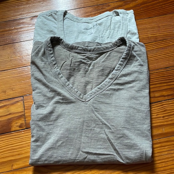 Universal Thread | Tops | 2 Universal Thread Tshirts | Poshmark
